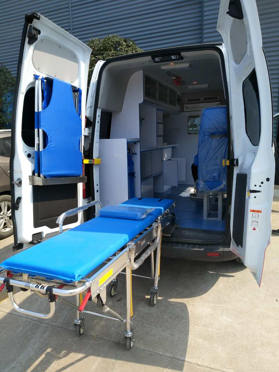 Foton High Roof ICU Transit Ambulance Truck from China manufacturer ...