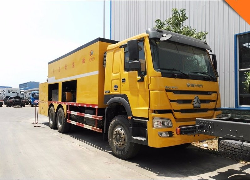SINOTRUK HOWO 3 Axles 12CBM Asphalt Slurry Seal Coat Truck from China ...